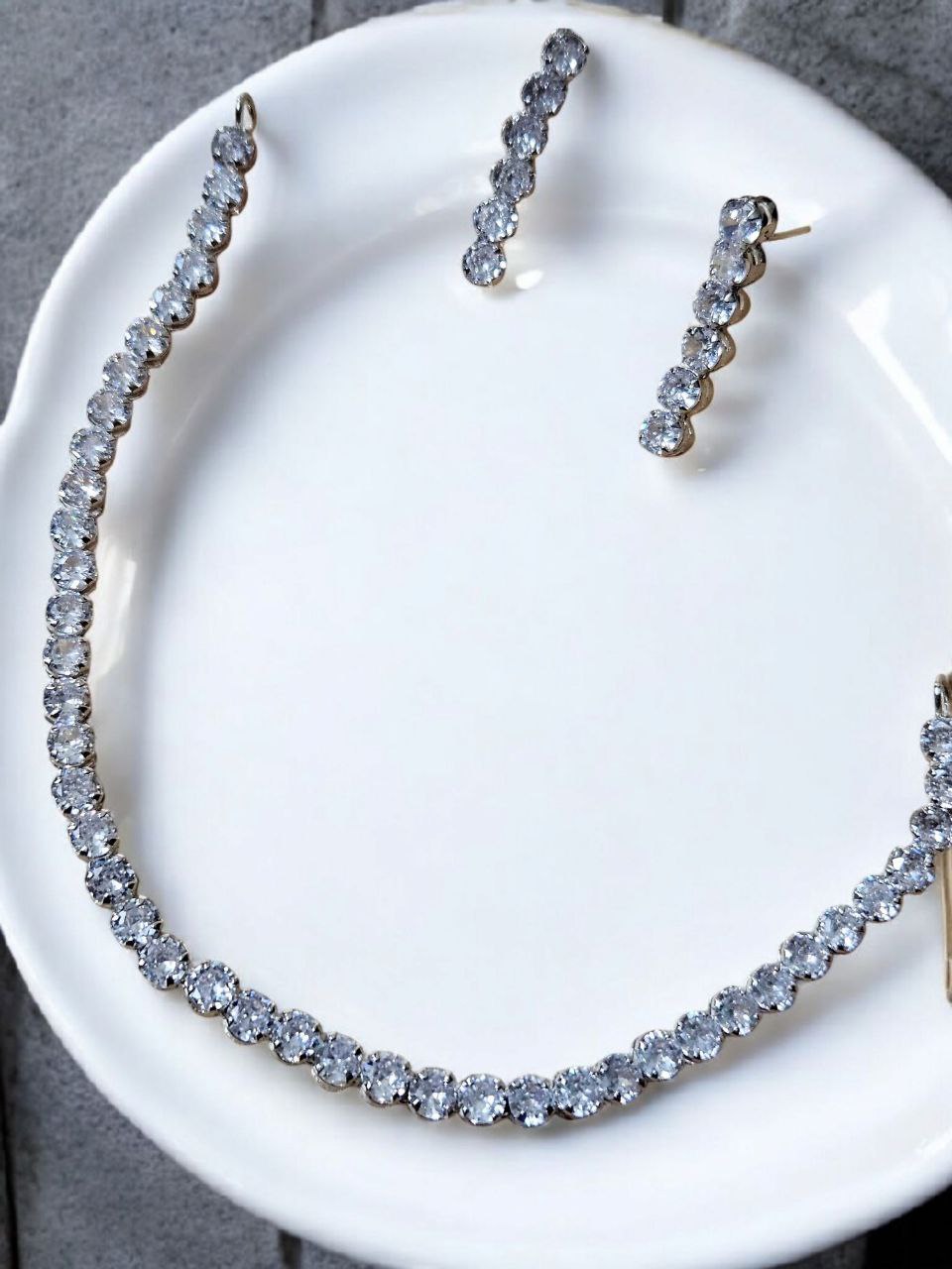 Solitaire Single Line Necklace – Diamond Drops